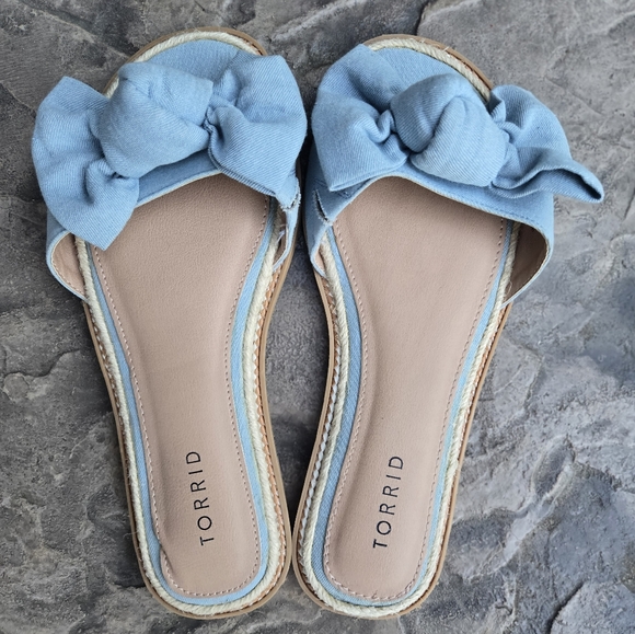 torrid | Shoes | Torrid Blue Bow Accent Slide Sandal Size 9 Wide Width ...